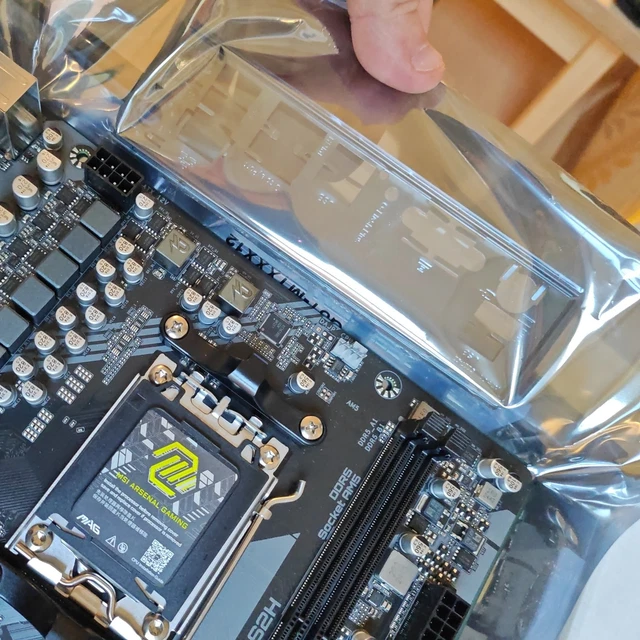 GIGABYTE B650M S2H Motherboard - AMD Ryzen 9000 Series CPUs 5+2+2 ...