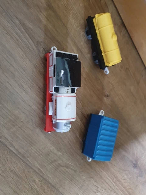 THOMAS THE TANK Engine and Friends Trackmaster Stanley With Carriages ...