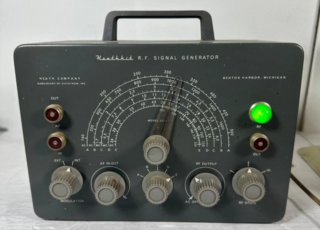 VINTAGE HEATHKIT RF Signal Generator Model SG-8 Tested Powers On $45.00 ...