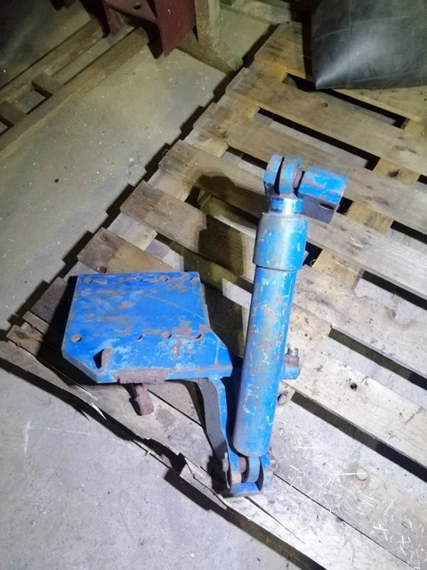 FORD COUNTY TW 10 series classic tractor assister ram bracket £250.00 ...