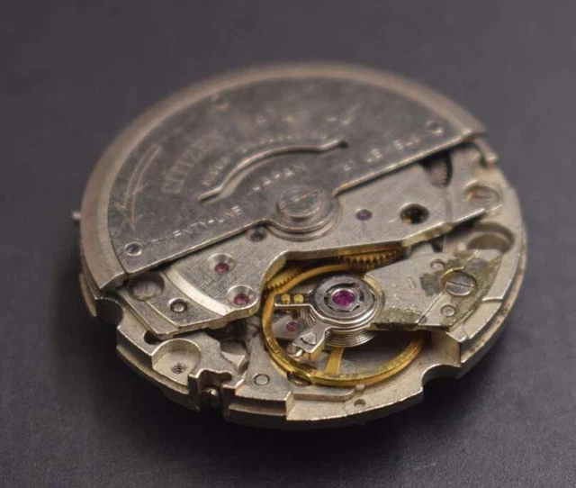 CITIZEN 8200 MECHANICAL Non Working Watch Movement For Parts & Repair O ...