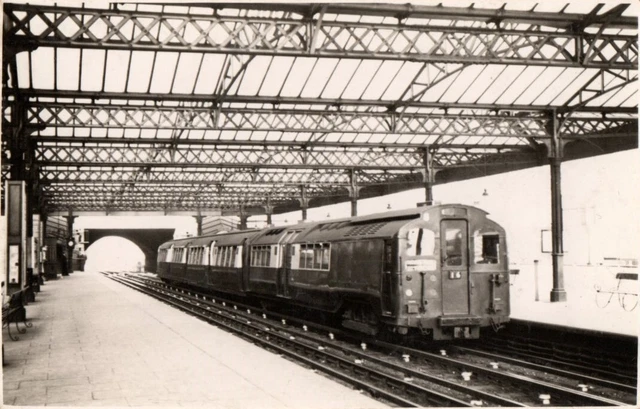 LONDON UNDERGROUND 1920S Stock Bakerloo Line Train at Queens Park ...