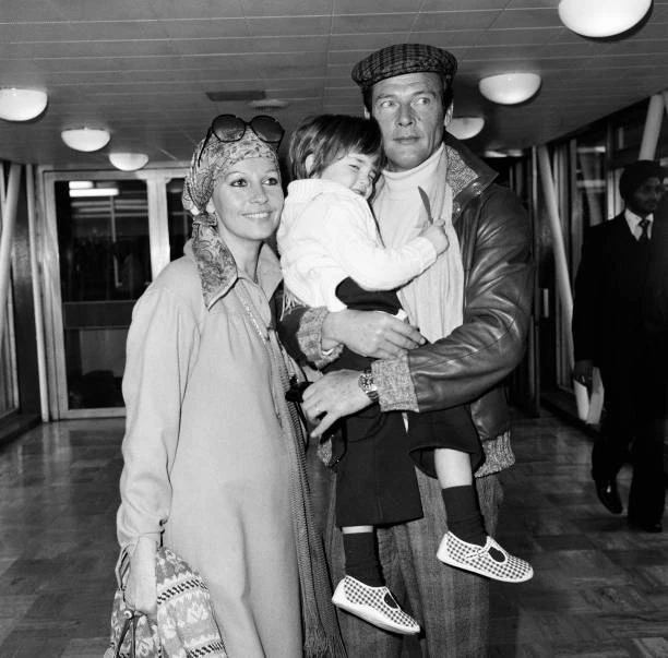 ROGER MOORE OFF to Los Angeles from Heathrow Airport 1977 Old Photo 2 ...