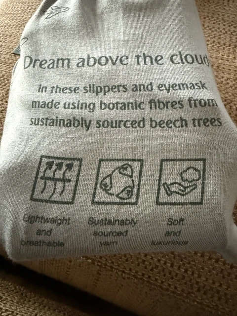 EMIRATES BUSINESS CLASS Slippers and Eye Mask Kit Flight Amenity ...