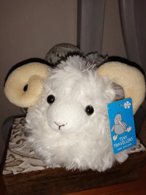 DEREK TINY TRAVELLERS New Zealand White Ram Soft Toy £14.99 - PicClick UK