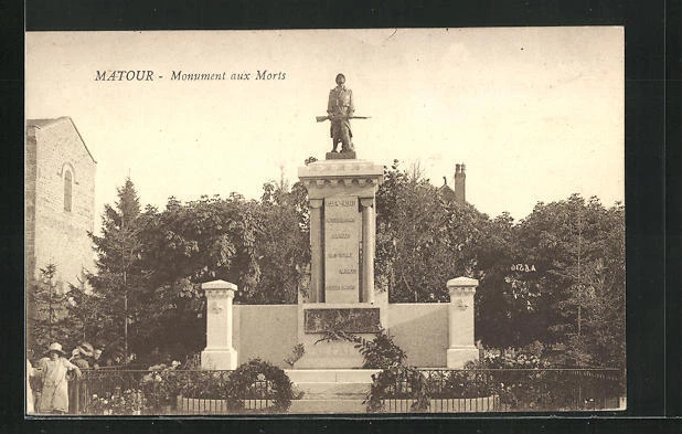 CPA MATOUR, MONUMENT aux Morts EUR 3,00 - PicClick FR