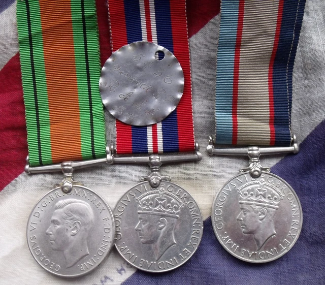 AUSTRALIAN WW2 MEDAL group Service, War & Defence medals SINCOCK RAAF FREE UK P& £85.00 ...