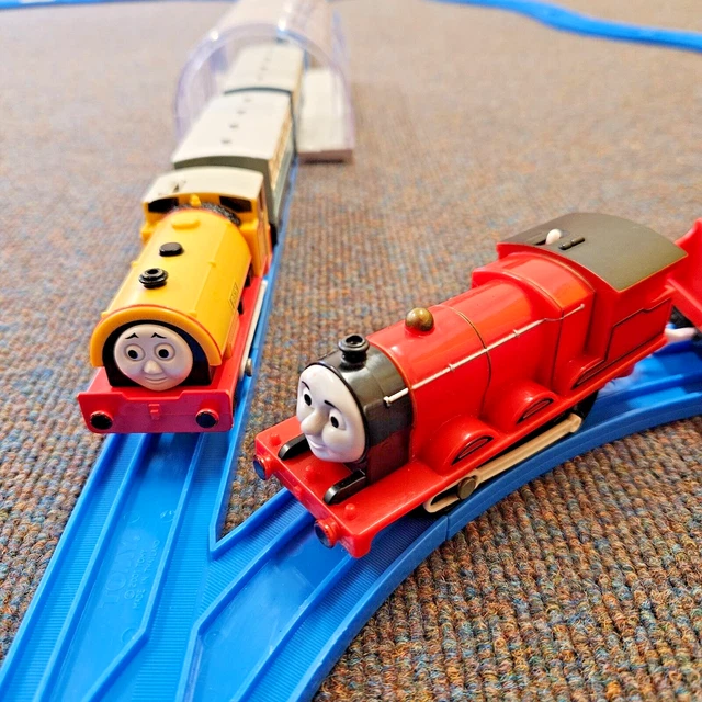 TOMY TRACKMASTER THOMAS the Tank Engine set - 2 working trains, track ...