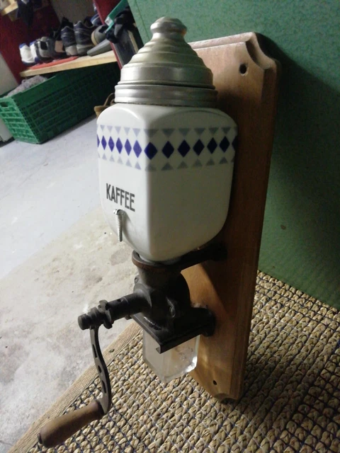 ALTE WAND KAFFEEMÜHLE mit Porzellan, um 1900, normale Gebrausspuren EUR 87,00 - PicClick DE
