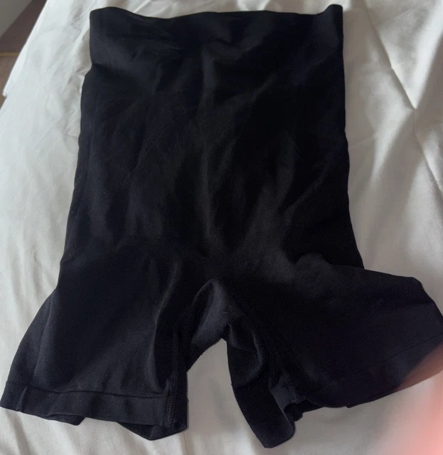 CLOSER WITH EVIE Black shape wear cycle shorts size 14-16 short leg ...