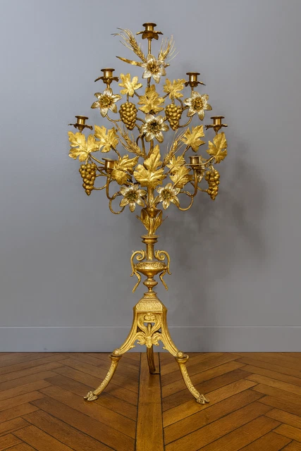 GRAND CANDÉLABRE D'AUTEL à 7 feux en bronze doré , pampre de vigne ...