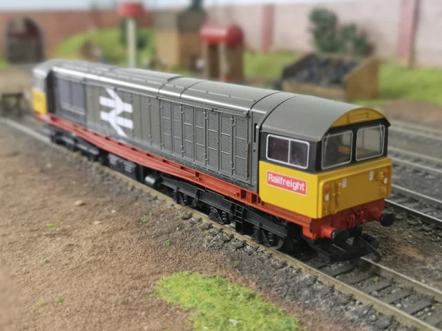 HORNBY BR RAILFREIGHT Class 58 58001 Diesel Locomotive - OO Gauge £40. ...