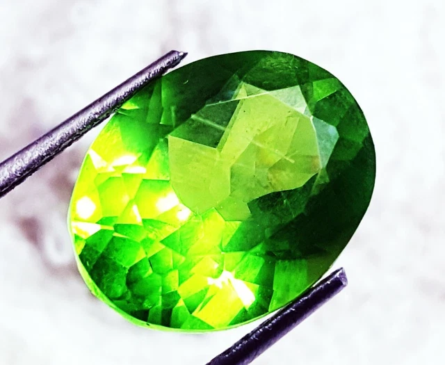NATURAL PERIDOTO SUELTO Piedra Preciosa Forma Ovalada 9.75CT ...