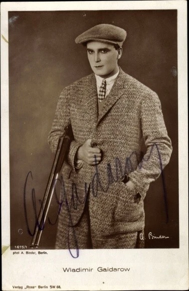 POSTCARD ACTOR VLADIMIR Gaidarov, stand portrait, rifle, autograph ...