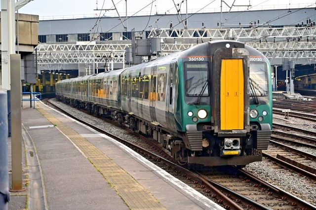 CLASS 350 NO 350130 in new livery at euston £1.00 - PicClick UK