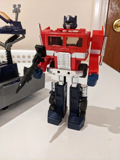 TRANSFORMERS G1 OPTIMUS Prime vintage - All original parts except repro ...