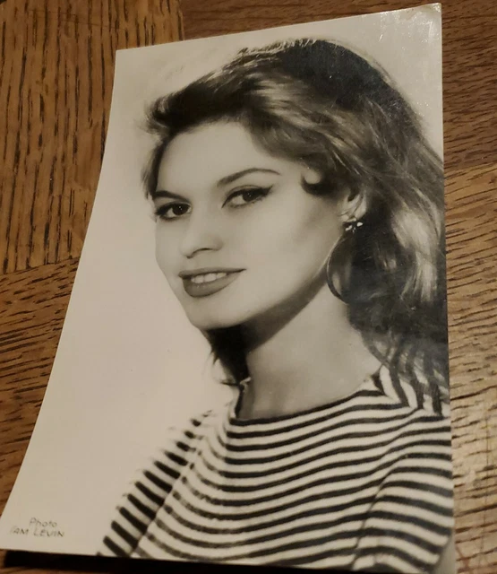 CP CARTE POSTALE EDITIONS DU GLOBE Brigitte BARDOT .598 photo sam LEVIN ...