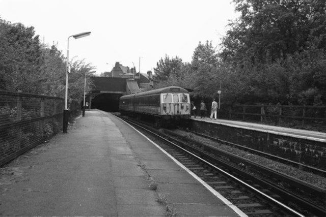 PHOTO WHITEFIELD Railway Station 1990 Metrolink EUR 4,21 - PicClick FR