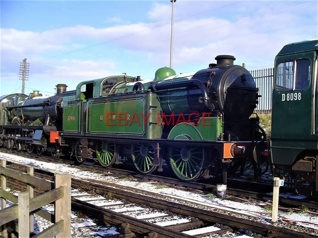 PHOTO LNER N2 0-6-2T 1744 And Class 20 Bo-Bo D8098 Parked Outside ...