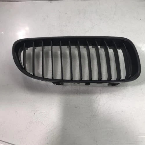 GRILLE DE CALANDRE droite BMW SERIE 3 E91 51137201968 EUR 20,00 ...