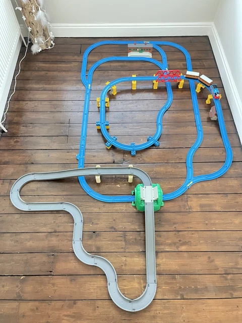 TOMY TRACKMASTER SET Track & Road Thomas The Tank Engine Bridge Station ...