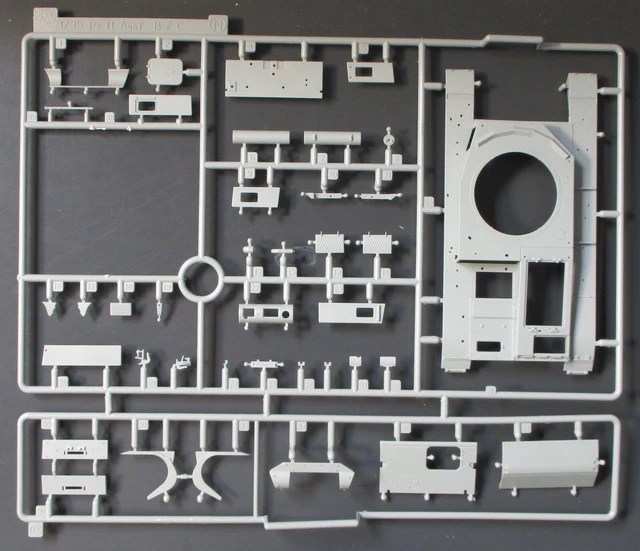 DRAGON 1/35TH SCALE Panzer II Ausf B - Parts Tree N from Kit No. 6572 ...