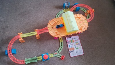 THOMAS & FRIENDS, Trackmaster, complete Hyperglow Station set. £22.99 ...