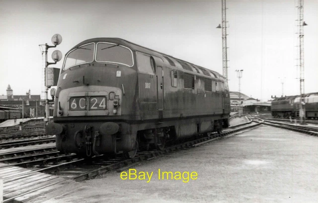 PHOTO RAILWAY CLASS 42 Warship D817 on shed at Bristol c1960's £4.00 ...
