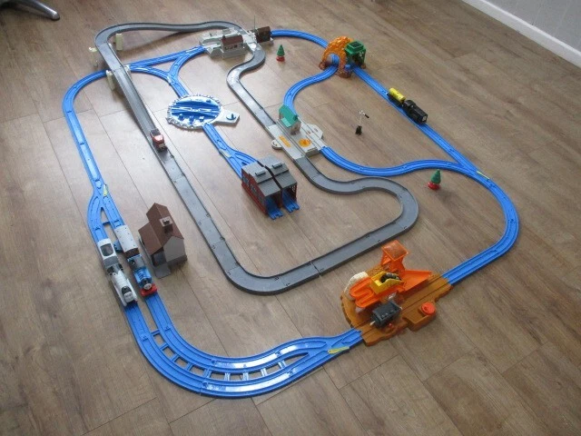 TOMY TRACKMASTER THOMAS the tank engine train set sodor quarry & thomas ...