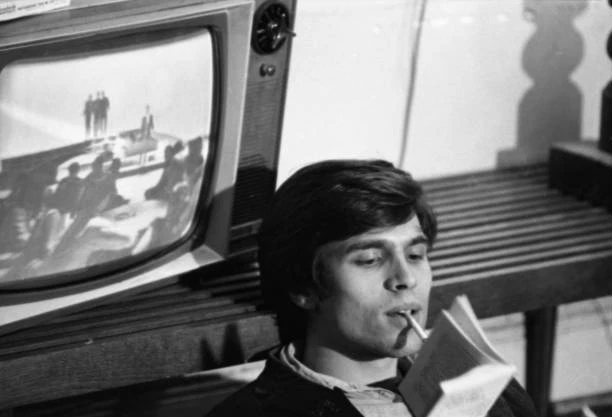 ERIC ANDERSEN POSES for a portrait session in in New York, N - 1966 Old ...