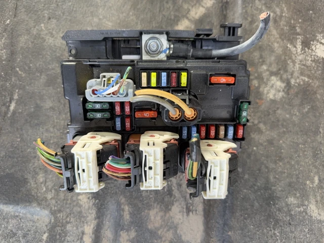 PEUGEOT CITROEN BSM Engine Bay Fuse Box Module & Plugs R08 9667199680 £ ...