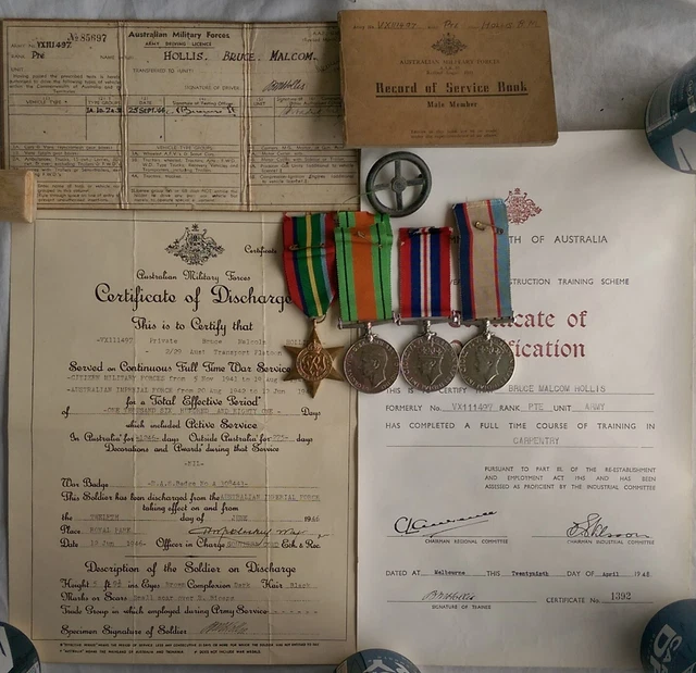 WW2 AUSTRALIAN MEDAL group of 4. Discharge certificate, drivers license, servic EUR 118,45 ...