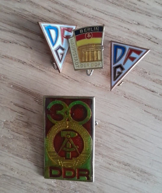 4 INSIGNES DDR RDA Badge de la Société des amis de la France 30éme ...