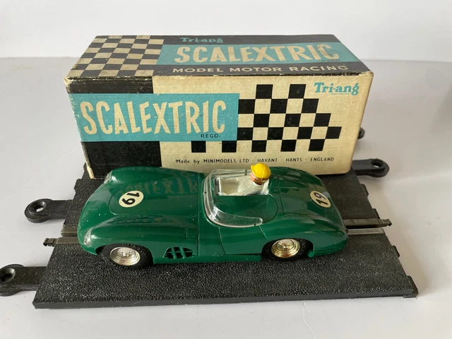 SCALEXTRIC TRIANG 1960'S Vintage E2 Aston Martin Dbr + Lights No 19 ...