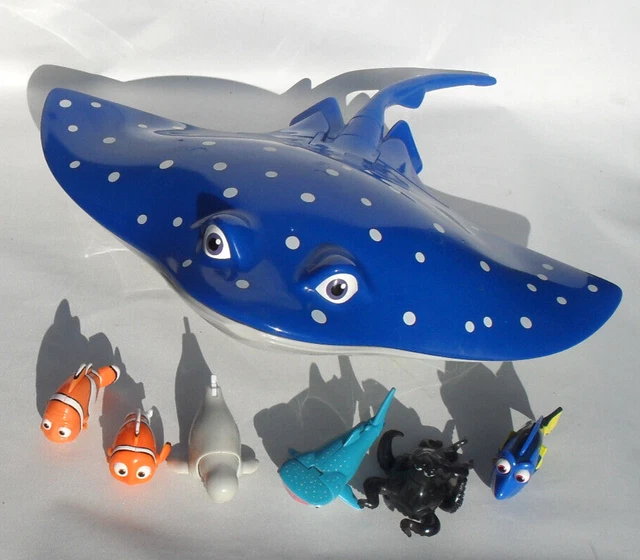 MR RAY DISNEY Finding Nemo Storage Case Toy & Swigglefish Figures ...