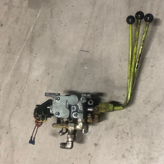 CLARK 3 SPOOL Hydraulic Control Valve Assembly #222627 For a Clark TW30 ...
