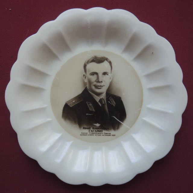 OLD USSR GAGARIN Portrait Vostok Cosmonaut 1960 Wall PLATE Vintage ...