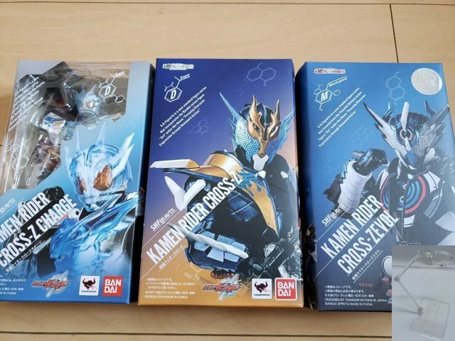 FIGURINE SH FIGUARTS Kamen Rider Build CROSS-Z & EVOL & CHARGE FORM ...