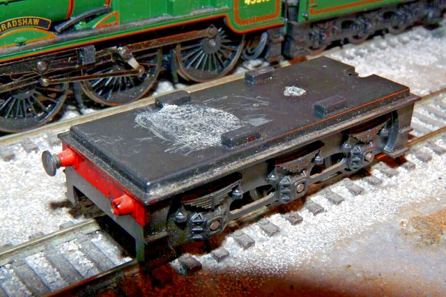 TRIANG / HORNBY Locomotive Tender Chassis with wheels SPARES Decent OO ...