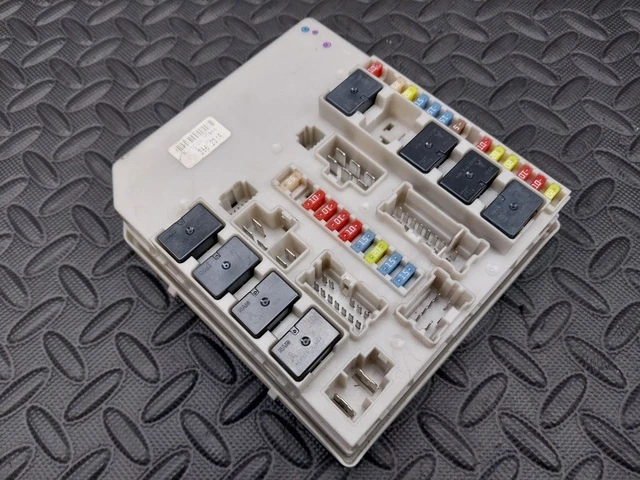 RENAULT CLIO MK3 Modus ENGINE COMPARTMENT FUSE BOX 356231F £179.00 ...