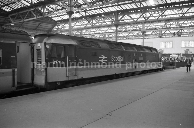 EDINBURGH WAVERLEY CLASS 47 47715 21.3.87 Railway Negative RN295 EUR 4 ...
