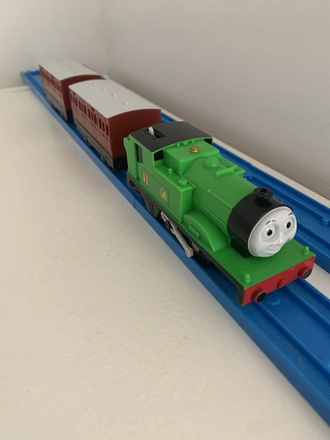 OLIVER TRAIN WITH Carriages - Tomy Trackmaster - Working - Thomas And ...