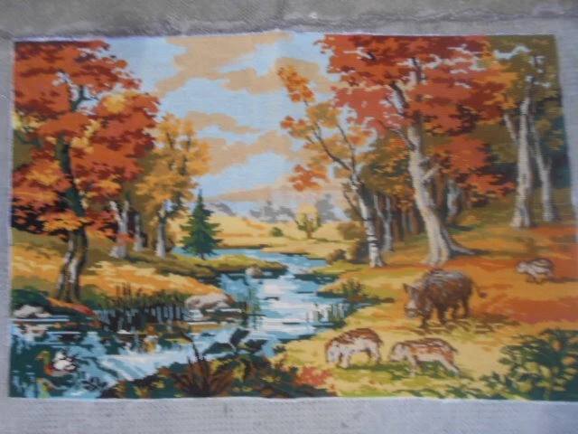 CANEVAS FINI PAYSAGE De Foret Avec Une Maman Sanglier Et Ses Petits EUR ...