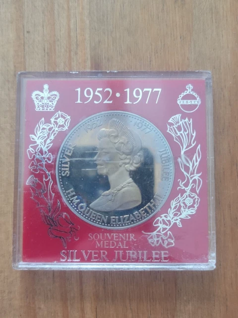 1952-1977 QUEEN ELIZABETH II Silver Jubilee Souvenir Medal £1.79 ...