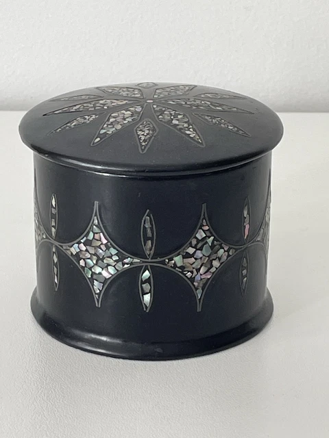 BOITE NAPOLÉON III laquée noir incrustation de nacre. EUR 40,00 ...