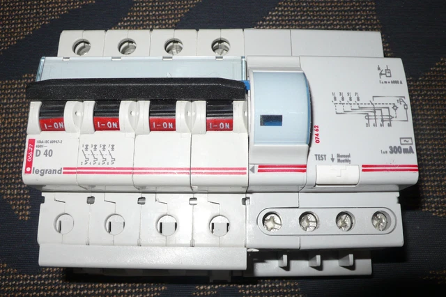 DISJONCTEUR DIFFERENTIEL TETRAPOLAIRE 40A 300mA TYP AC COURBE D LEGRAND 40AMPERE EUR 59,00 ...