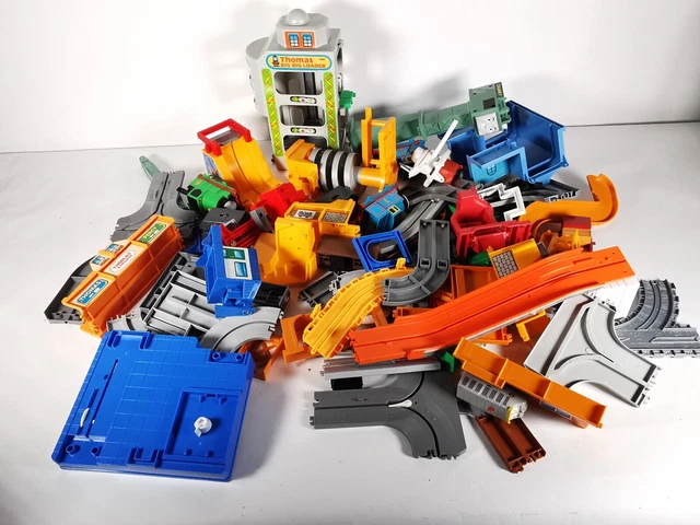 TOMY TRACKMASTER THOMAS and Friends train set road and rail helicopter ...