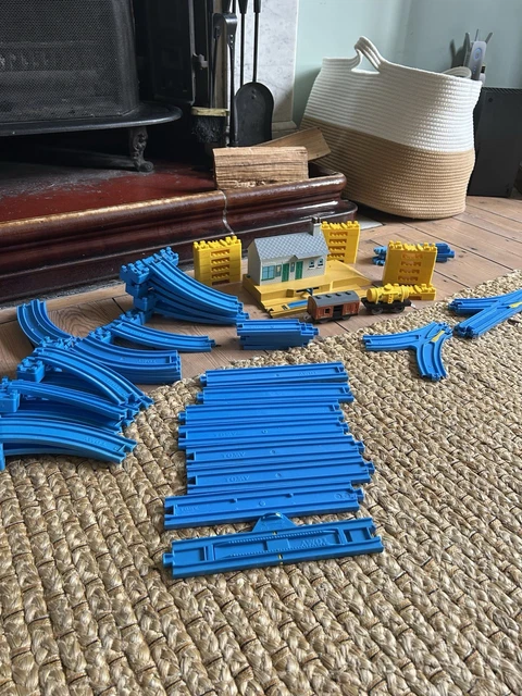 TOMY THOMAS AND Friends Blue Track Set with station £24.12 - PicClick UK