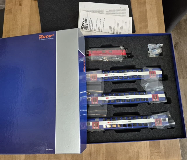 ROCO 64173 SET Doppelstockwagen mit Lok SBB CFF 10034 Re 4/4I H0 ...