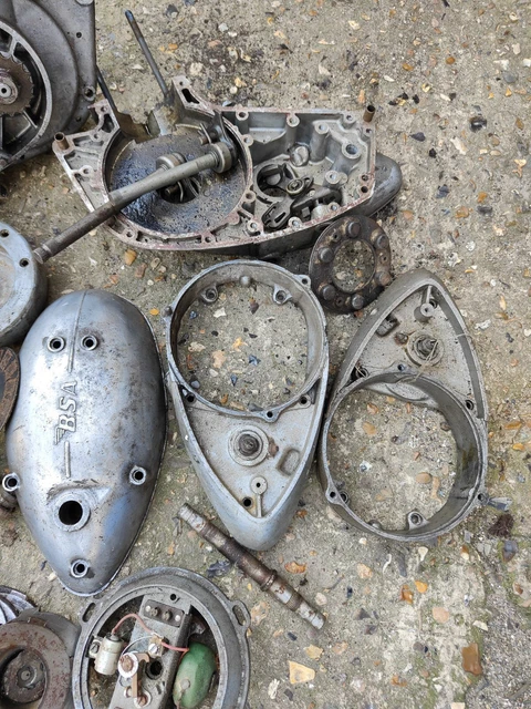BSA BANTAM D7 And D10 ENGINE GEARBOX PARTS JOBLOT Two Engines £250.00 ...